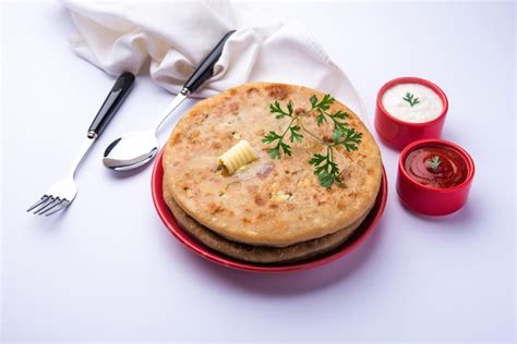 Aloo paratha lub gobi paratha znane również jako potatowe lub