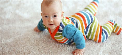 赤ちゃんの発達には必要不可欠な腹ばいの効果と正しいやり方！ Marchマーチ