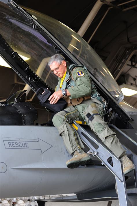 Former 35 Fwcc Returns To Misawa As Usfj Commander 5th Air Force