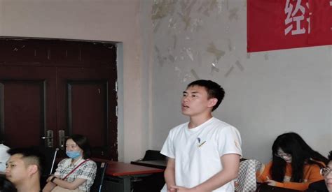 经济学院组织开展观看“贵州教育大讲堂” 第1期《美的教育、才是人民满意的教育》