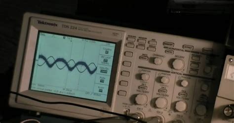 How To Make A Diy Phase Shift Oscillator With A Transistor Resistors And Capacitors « Hacks