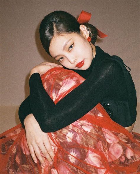 Чувственная Дженни из BLACKPINK в рекламе контактных линз YesAsia ru