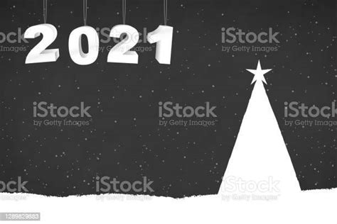 검은 색 벡터 새해 복 많이 받으세요 와 크리스마스 배경 하나 흰색 삼각형 모양의 나무 별과 텍스트 번호 2021 바닥에 눈