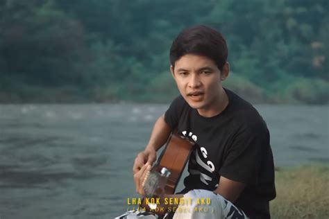 Arti Lirik Lagu Full Senyum Sayang Dari Evan Loss Yang Viral Di TikTok