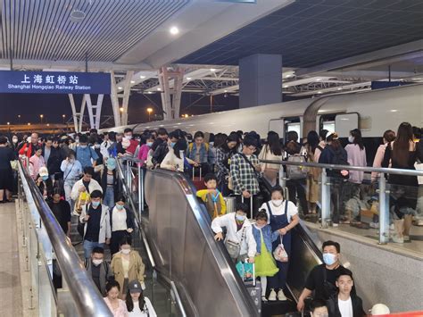 铁路上海站今日迎五一返程客流高峰，预计到达旅客58万人次