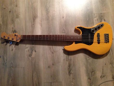 American Jazz Bass V 2003 2007 Fender Audiofanzine