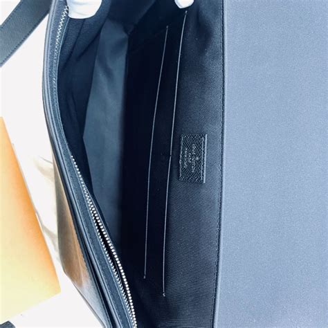 Louis Vuitton Lv 黑色taiga皮 掀蓋斜背包肩背包男包｜popchill 拍拍圈
