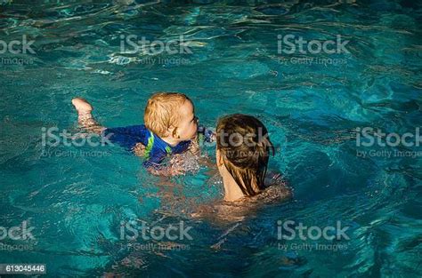 구슬눈꼬리 및 어린이 수영장 가족에 대한 스톡 사진 및 기타 이미지 가족 남성 놀기 Istock