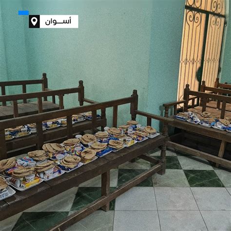 شبكة رصد On Twitter أهالي أسوان يوزعون وجبات مجانية على الوافدين