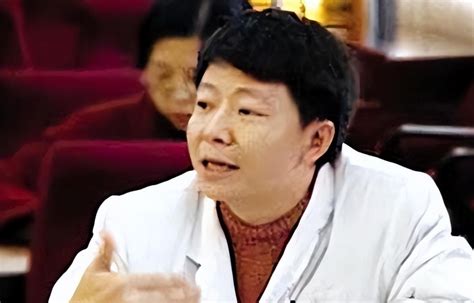 重庆医院院长刘松涛随手携带避孕套，就地和护士们乱搞关系，猖狂