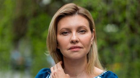 Олена Зеленська несподівано вийшла в світ і продемонструвала стильне