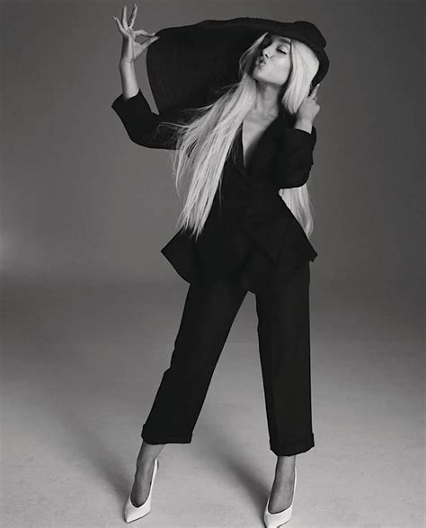 Model Status Scrolller