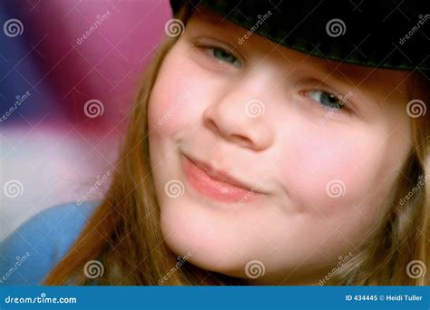 Muchacha Sonriente Imagen De Archivo Imagen De Rojo Cabrito 434445