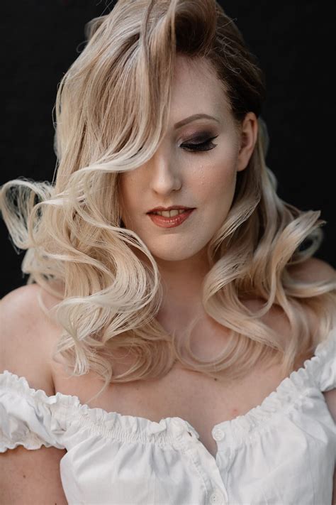 무료 사진 포즈 사진 모델 헤어스타일 가 까이 서 금발 머리 얼굴 눈 속눈썹 우아함 예쁜