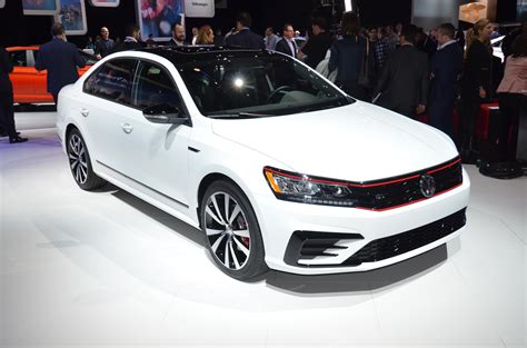 2018 Volkswagen Passat Gt Is A Sweet Swan Song In Detroit Autoevolution