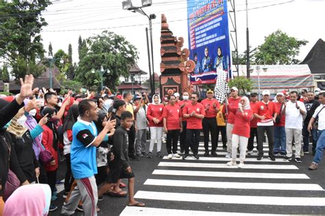 Jalan Sehat Peringatan HUT KORPRI Diikuti Ribuan Peserta Pemerintah