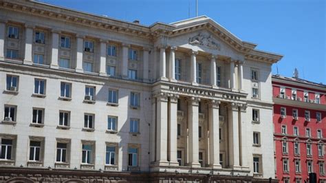 Главчев освободи петима зам министри