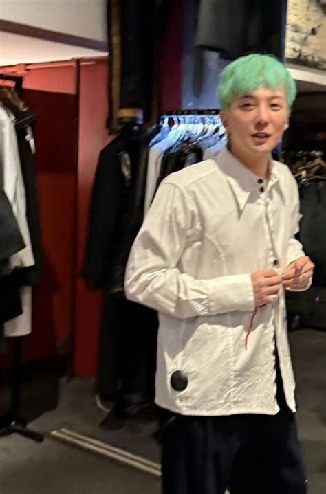 “동묘패션 저리가라” 지드래곤 파리서 민트헤어에 네일아트까지 “역시 지디”