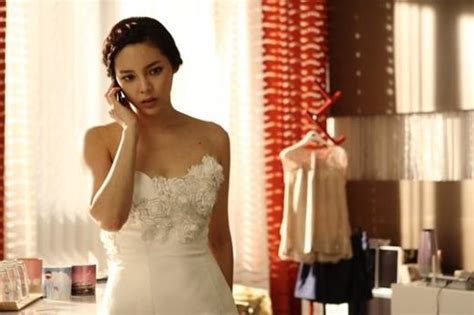 Chosun Online 朝鮮日報 パク・シヨン、ウエディングドレス姿を披露