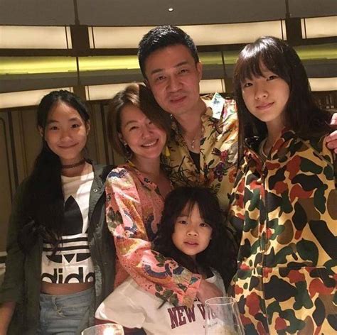 小s三女儿同框视频，老大像小s老二像大s，老三性格超活泼许韶许曦网友