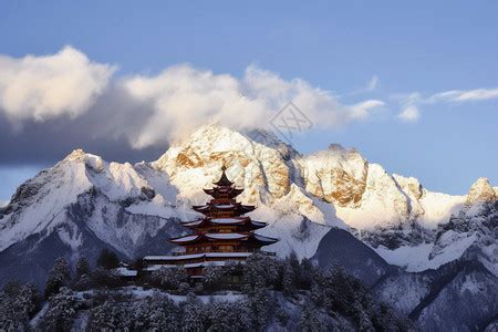 香格里拉飞来寺的美丽景观高清图片下载 正版图片600293930 摄图网
