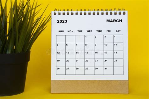 Calendario Del Escritorio De Marzo De 2023 Con Planta De Mesa Sobre