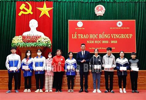 Quỹ Thiện Tâm Tập đoàn Vingroup Trao Học Bổng Cho 39 Học Sinh Nghèo