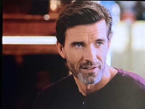 Ghim Trên Lucas Bryant