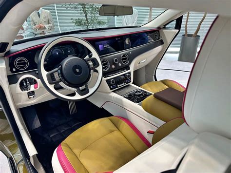 롤스로이스 전동화 흐름 합류…첫 전기차 ‘스펙터 공개｜ev라운지