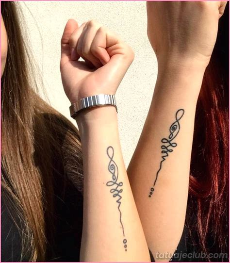 Diseños de tatuajes para mujeres en la muñeca Tatuajeclub