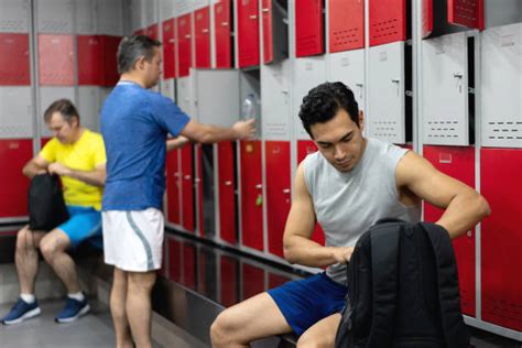 3 400 Vestiaire Hommes Photos Taleaux Et Images Libre De Droits Istock