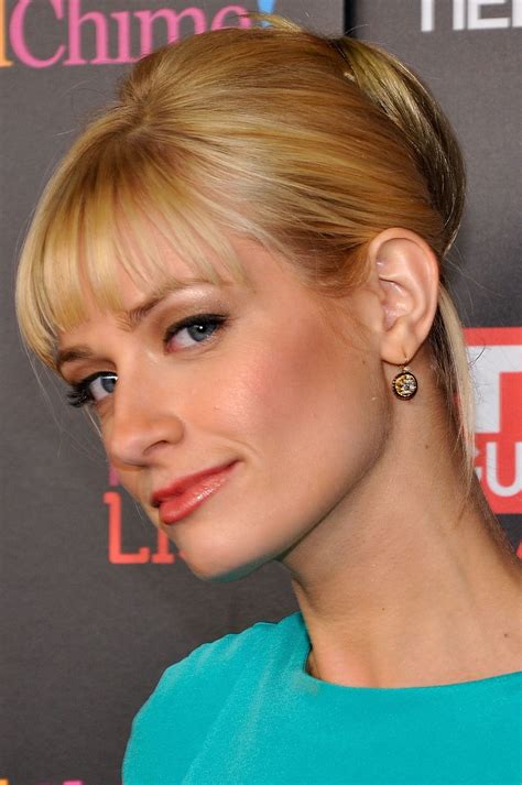 Beth Behrs Celebrity Pictures