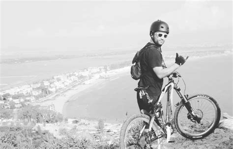 Cagliari Saluta Marco Pinna Il Barman Sconfitto Da Un Tumore Cagliari Prima Pagina Cagliaripad