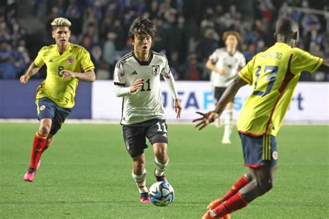 三笘のヘッドで先制もコロンビアに逆転負け Moment日刊ゲンダイ