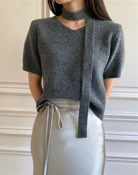 모모로에 메르시 브이넥 반팔 타이니트 타이세트 머플러 데일리 일상룩 연말룩