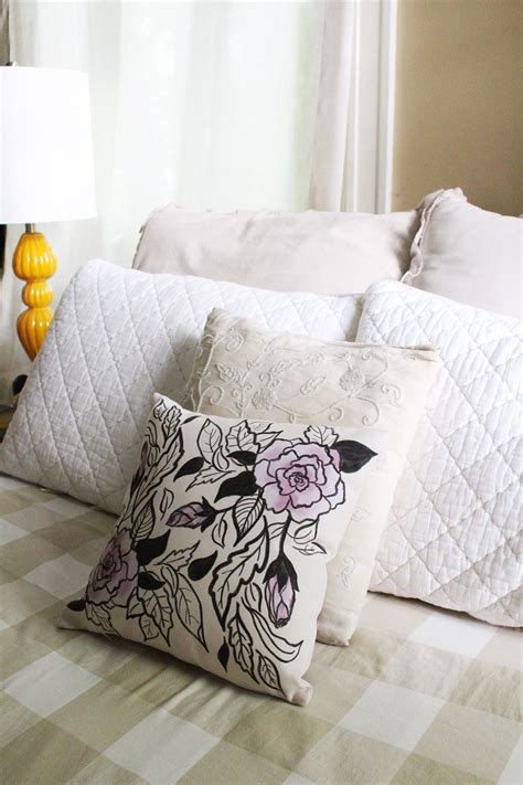 4 Tips For Decorating With Throw Pillows In Your Bedroom Cute Bedroom