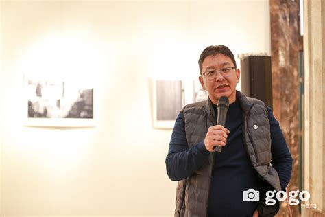 Манлайлагч эмэгтэйчүүдийн баримтат болон хөрөг зургийн уралдааны