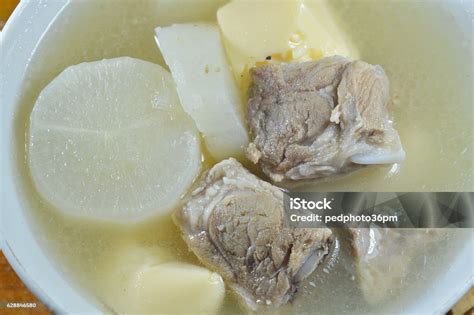 돼지고기 뼈와 달걀 두부 수프를 곁들인 삶은 무 고기에 대한 스톡 사진 및 기타 이미지 고기 끓는 물에 삶기 달걀