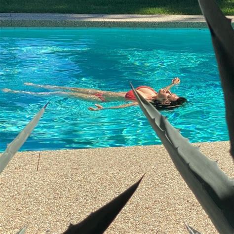 Salma Hayeks 12 Sexiest Bikini And Swimsuit Pics Of All Time