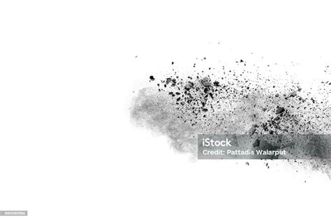 숯의 입자는 흰색 바탕에 산 산 조각 검은 먼지 입자 폭발 흰색 배경에 고립의 근접 촬영 0명에 대한 스톡 사진 및 기타 이미지 0명 가루로 빻은 검은색 Istock