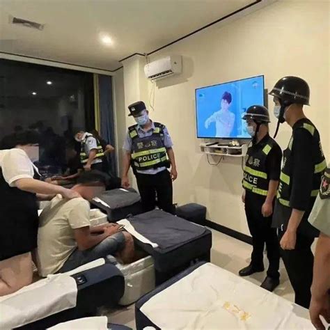 严抓不懈！浦北公安开展第三次夏夜治安巡查宣防集中统一行动检查重点场所