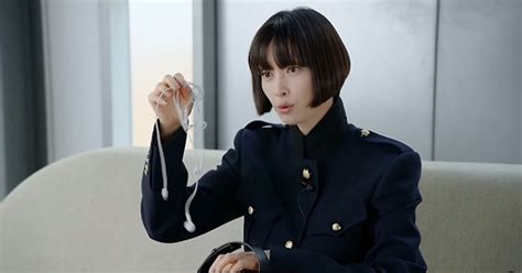 원빈♥ 이나영 아직 줄 이어폰 쓴다글씨 쓸땐 연필로