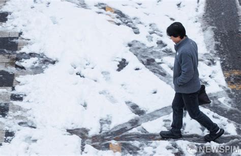 117년 만에 최대 눈 폭탄…지각할까봐 2시간 일찍 나서