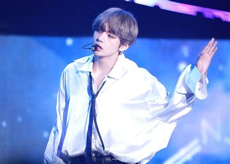 Kim Taehiong 에 있는 핀 태형 김태형 방탄소년단