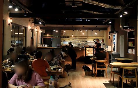 【宜蘭美食】里海咖啡：被咖啡店耽誤的礁溪海鮮食堂！新鮮海魚、咖哩飯，海鮮控必訪！ 輕旅行