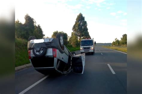 Duas Pessoas Ficam Feridas Em Capotamento No Interior Do Paraná Bem