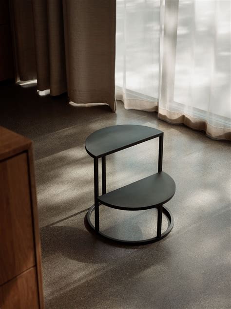 Northern Dais Stool Luminesy
