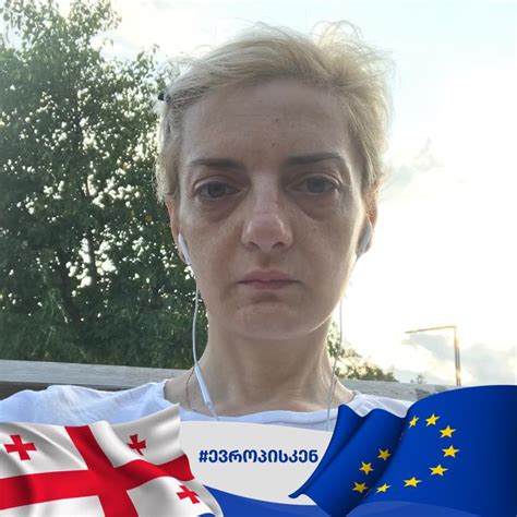 წიგნის სუნი 12 საათია ახალი წლის ახალი დღე ყველას გილოცავთ ბედნიერებას ჯანმრთელობას