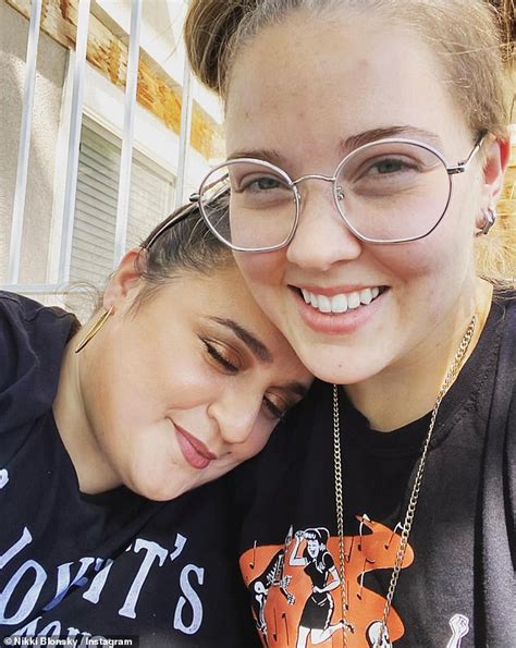 Hairspray Star Nikki Blonsky 35 Kicks Off Pride Month By Announcing She Tied The Knot With