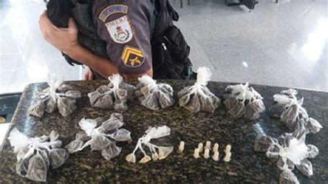 Polícia Descobre Ponto De Vendas De Drogas E Apreende Maconha Cocaína